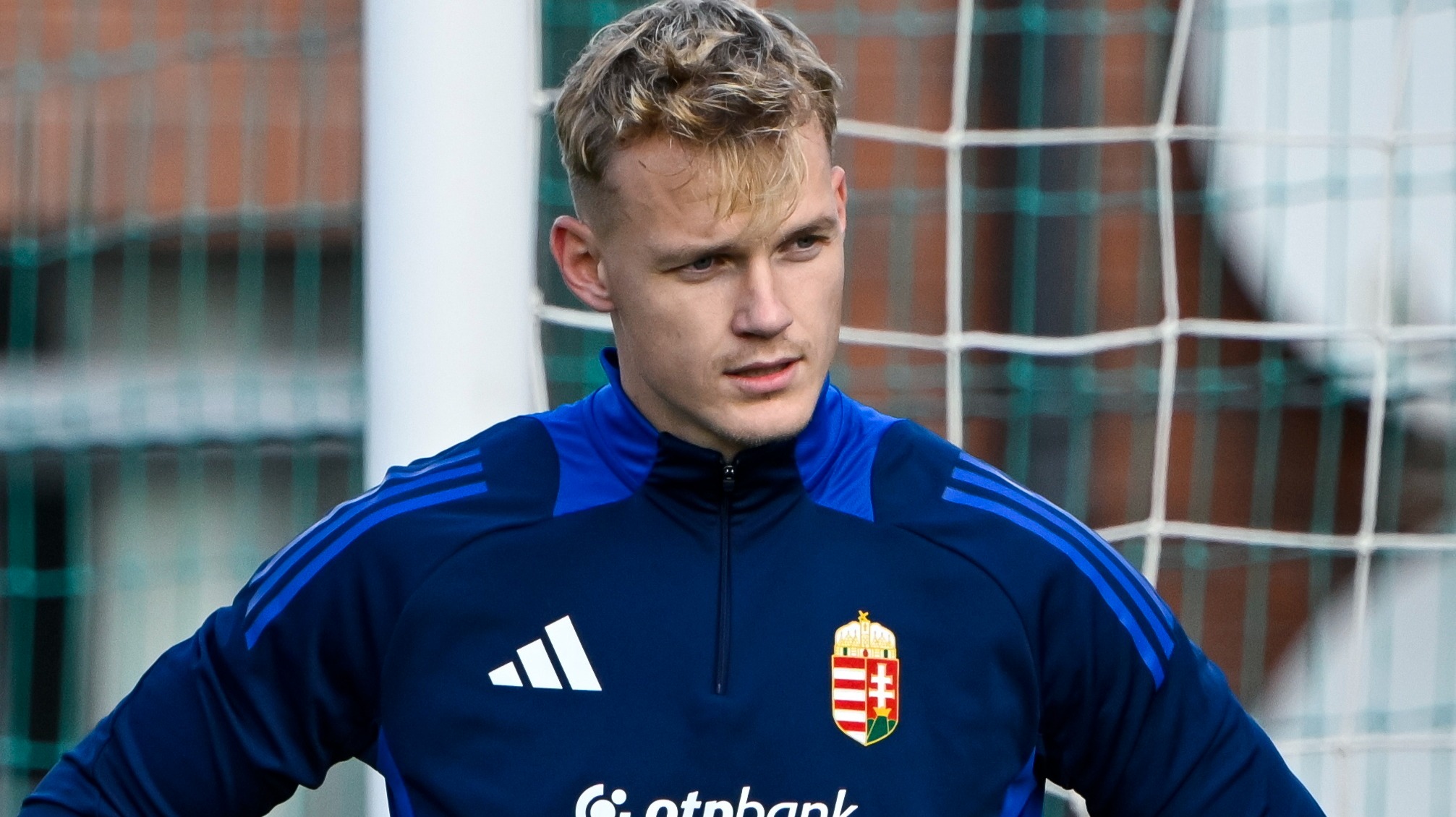 Kép: Tóth Balázs átvette az október legjobb játékosának járó díját a ...
