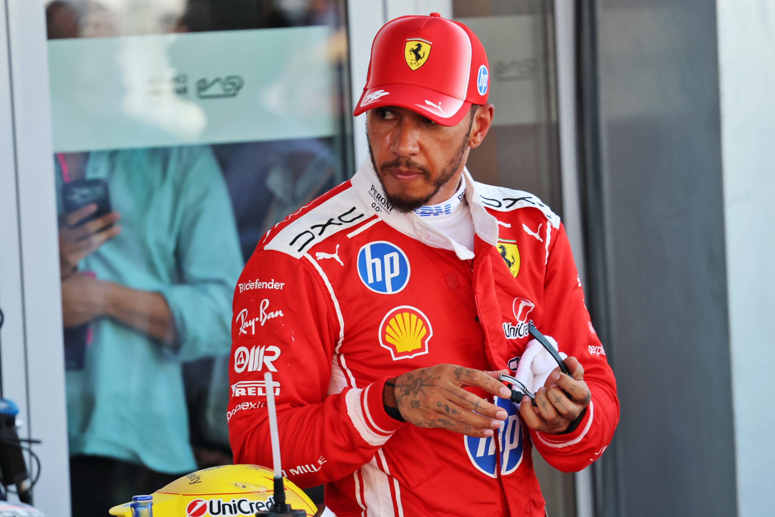 Hamilton elvonult, majd felülbírálta a Ferrarit – így lett a semmiből ...
