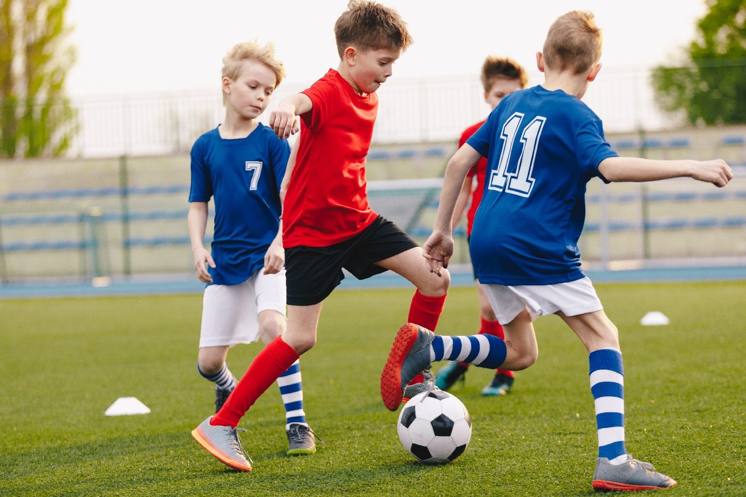 Milliókat csalt ki egy külföldi fociszerződéséért a szülőktől | hirado.hu