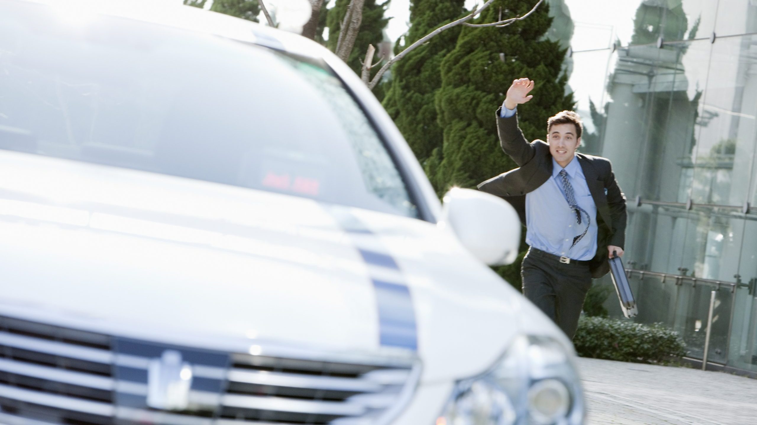 Jobb láb a gázon, bal láb a jobbon – rohamtempóban hagyja le az ...