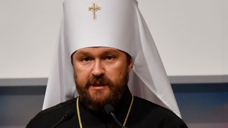 Őrizetbe vették Hilarion orosz metropolitát Csehországban, gyanús fehér ...